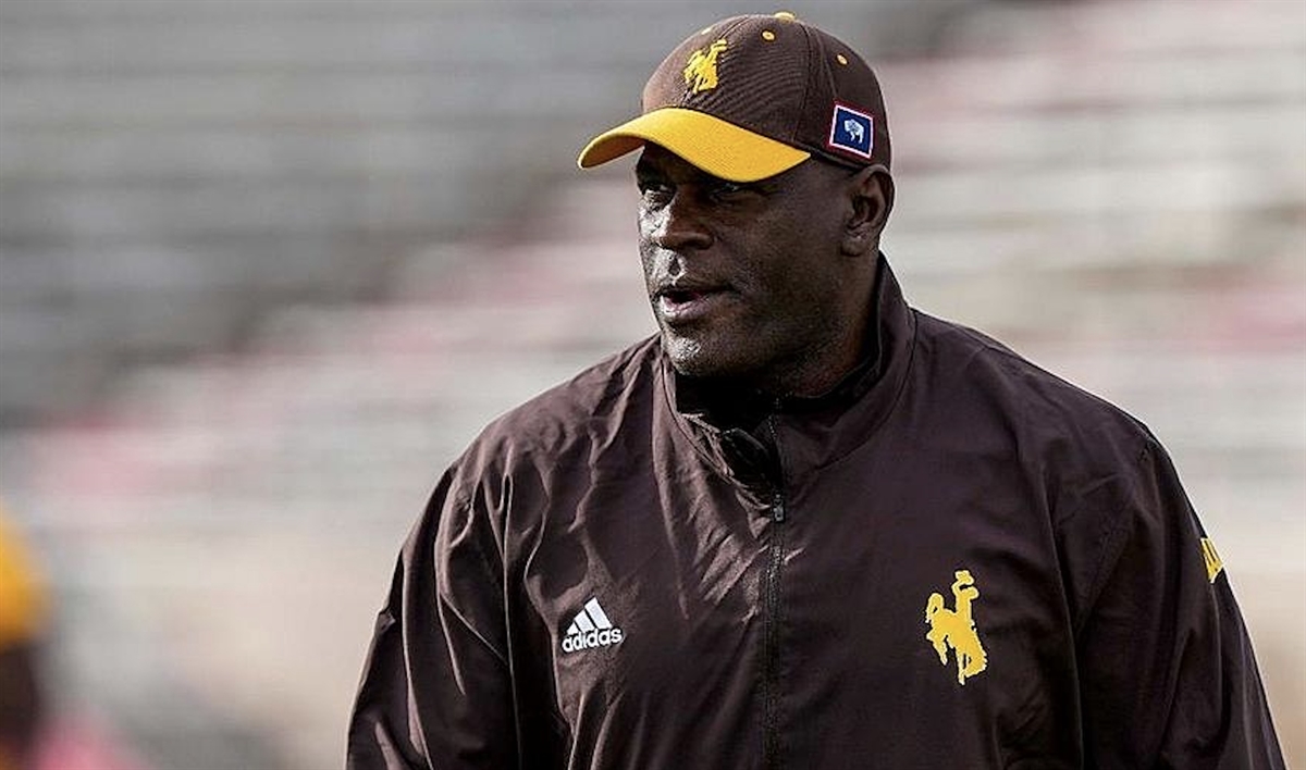 Houston brings back Oscar Giles for a third stint as defensive line coach