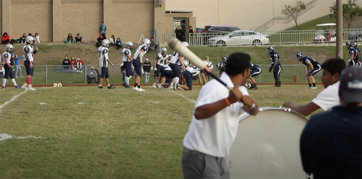 Watch: How Texas School for the Deaf does their snap count