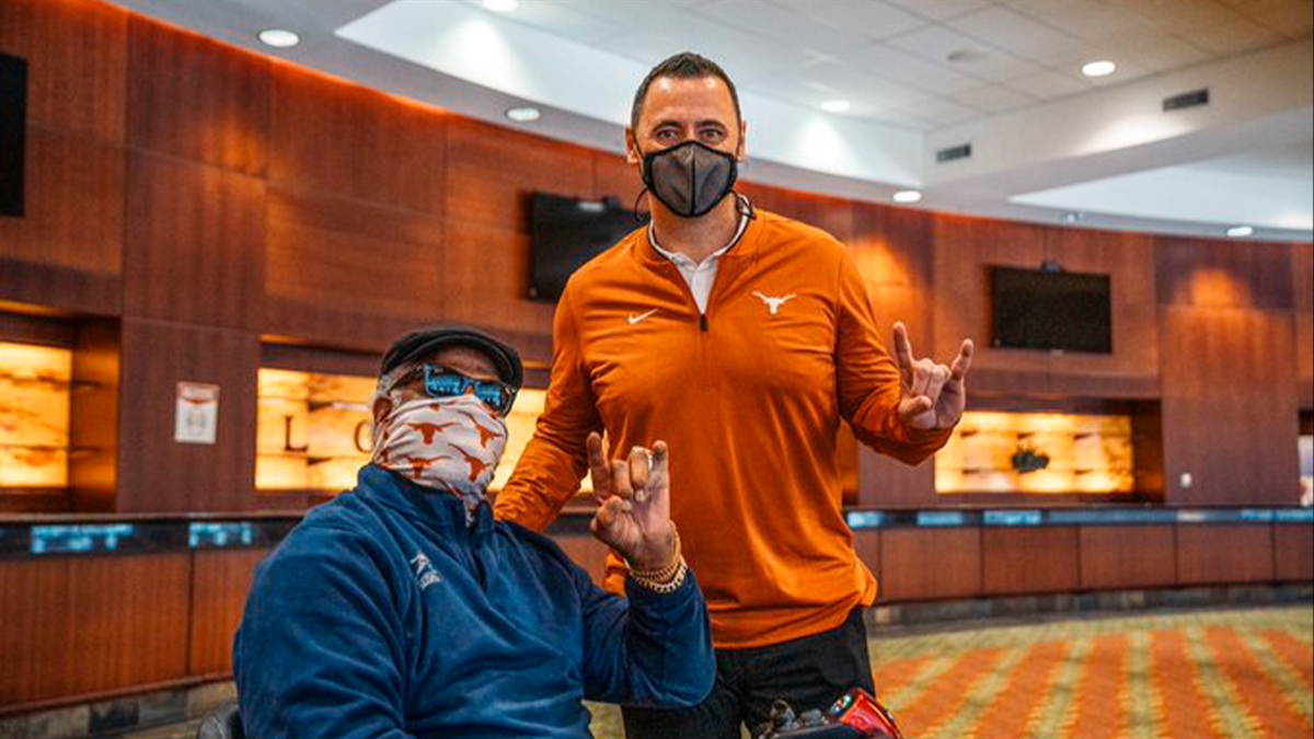 Report: Texas hires Washington DC Pete Kwiatkowski Report: Texas hires Washington DC Pete Kwiatkowski